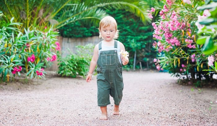 Los niños que caminan descalzos son más inteligentes y felices - Etapa ...