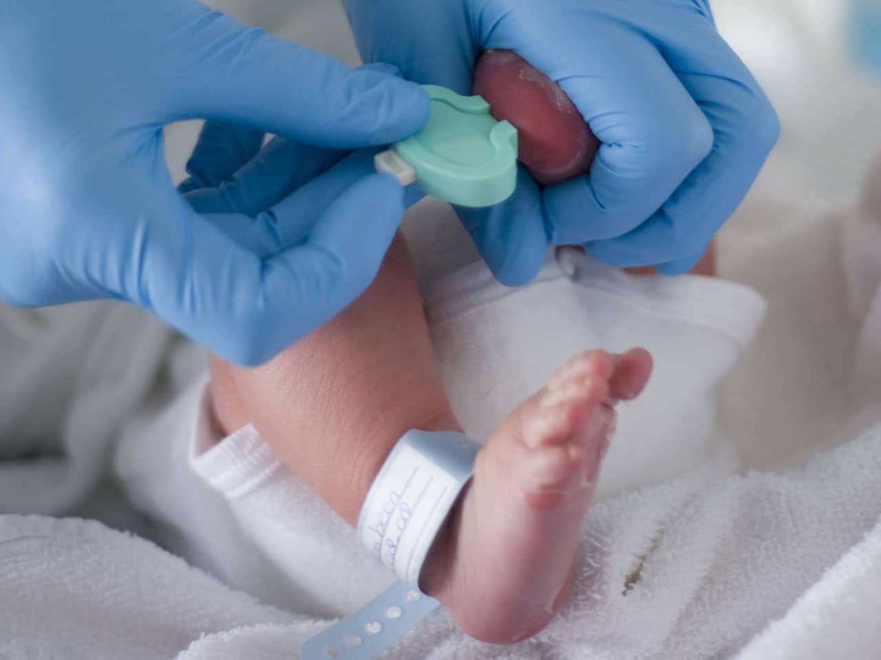 La prueba del talón en el bebé: Todo lo que debes saber - Etapa Infantil