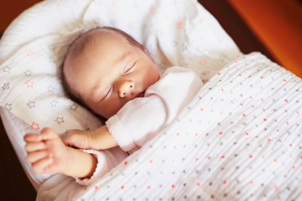 Mejor postura para dormir a un bebé con mocos - Etapa Infantil